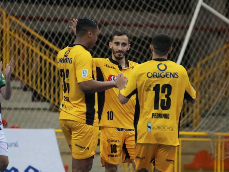 Magnus volta a jogar após ‘miniférias’