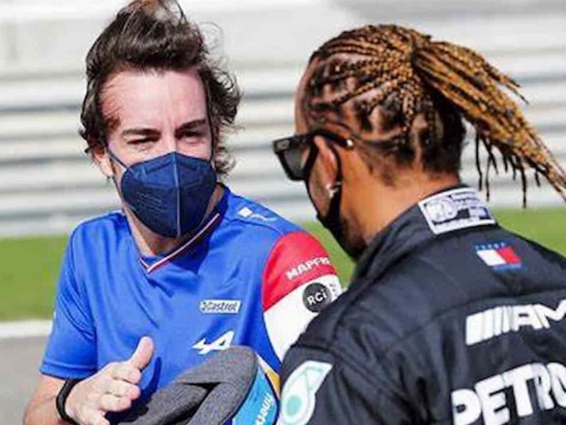 Alonso vê Lewis Hamilton ‘isolado’