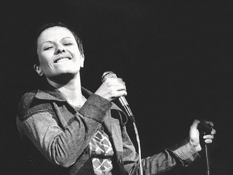 Projetos retomam memória de Elis, que se foi há 40 anos