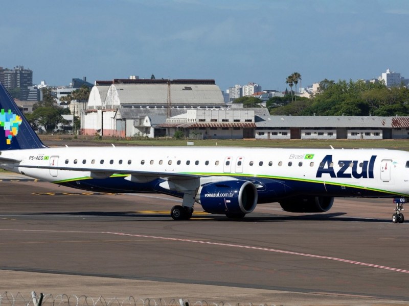 Aeronave da Azul faz pouso de emergência em Campinas