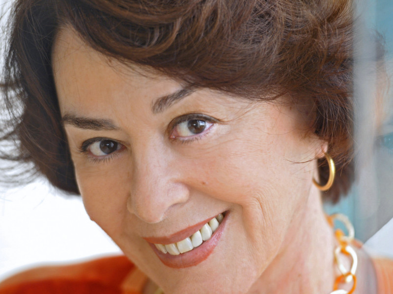 Após 51 anos, Nívea Maria segue carreira fora da Globo