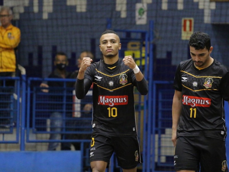 Magnus termina a 1ª fase na frente