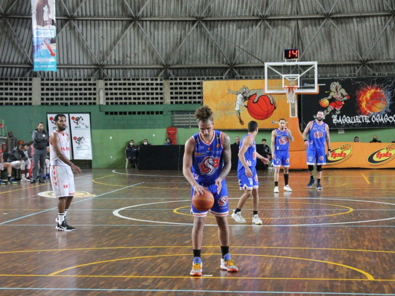 LSB fecha a 1ª fase contra Araraquara