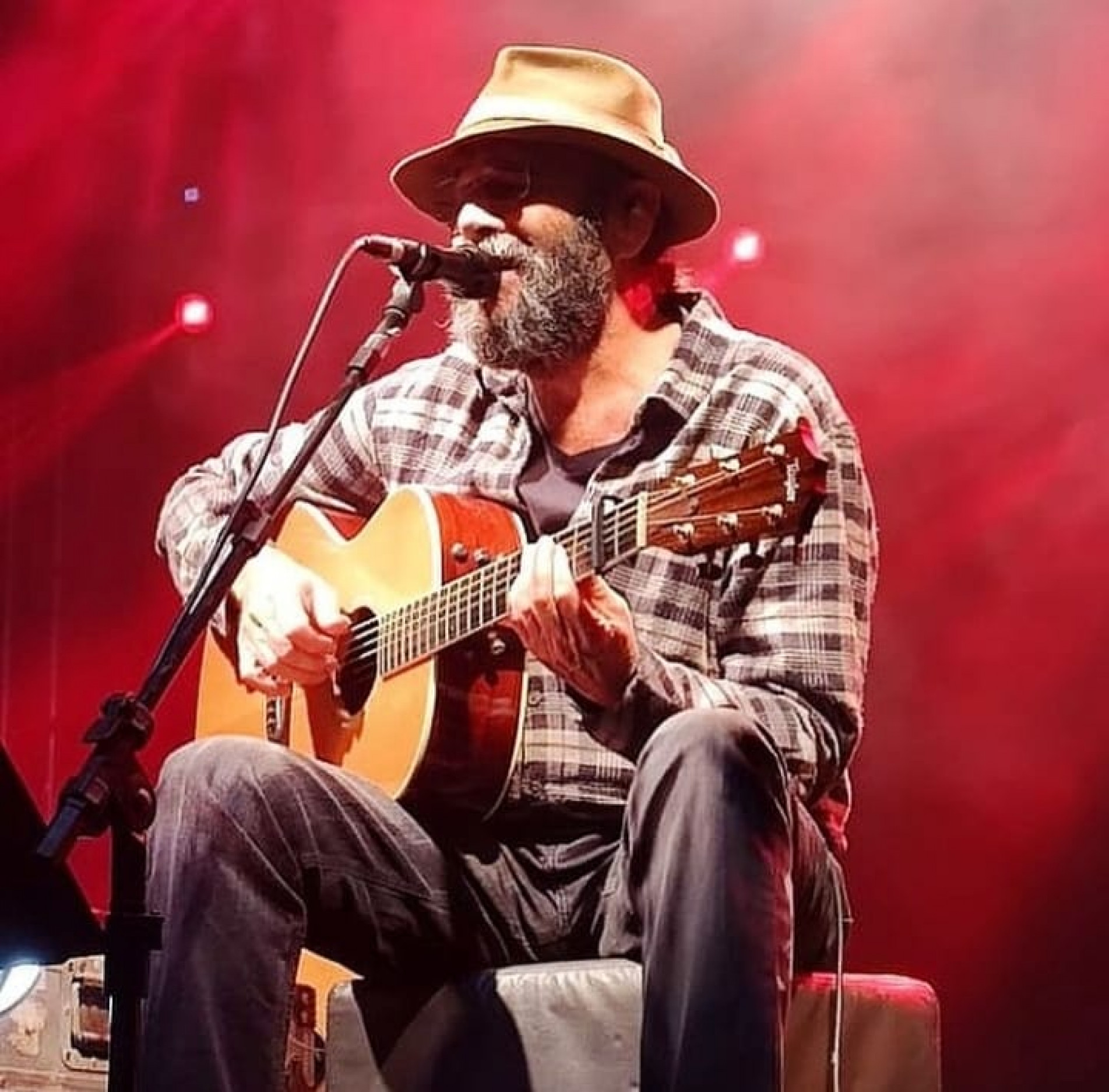Almir Sater coloca o som do Pantanal no palco