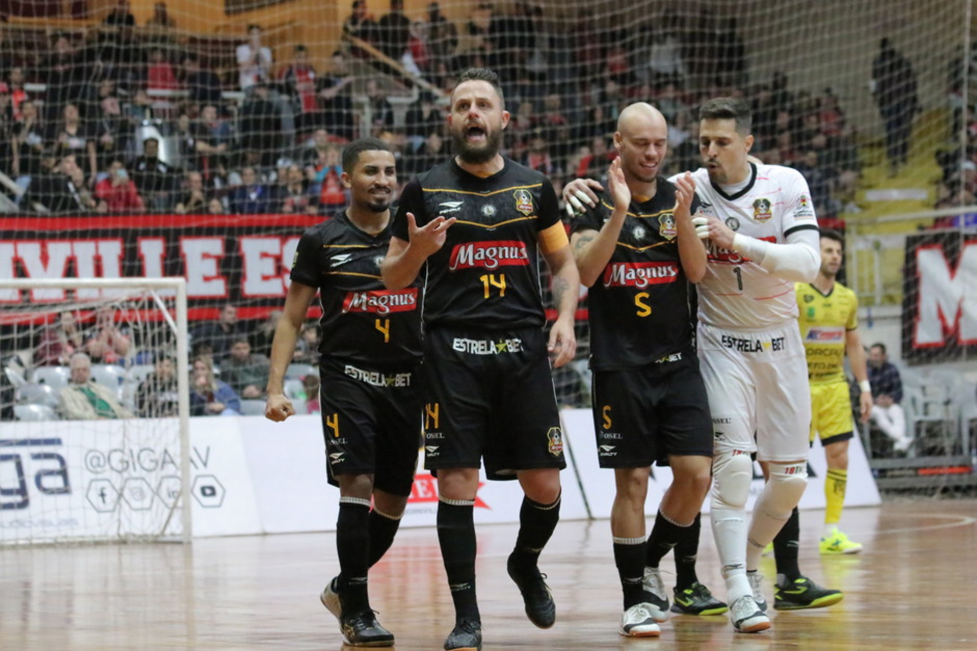 Magnus inicia disputa do Estadual da FPFS