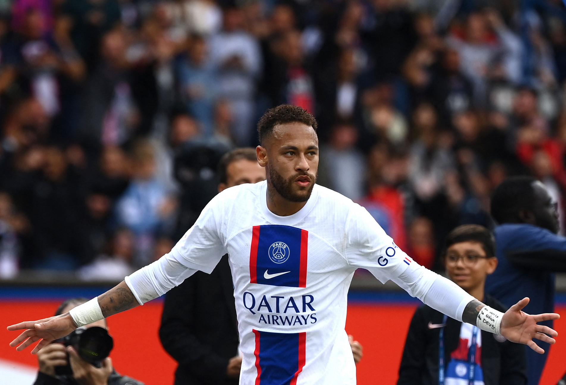 Neymar faz gol da vitória do PSG e alcança melhor início de temporada ... Neymar faz gol da vitória do PSG e alcança melhor início de temporada ...