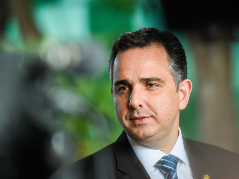 Rodrigo Pacheco assume Presidência enquanto Bolsonaro viaja