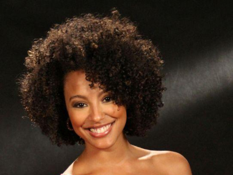 Sheron Menezzes estreia como apresentadora de TV