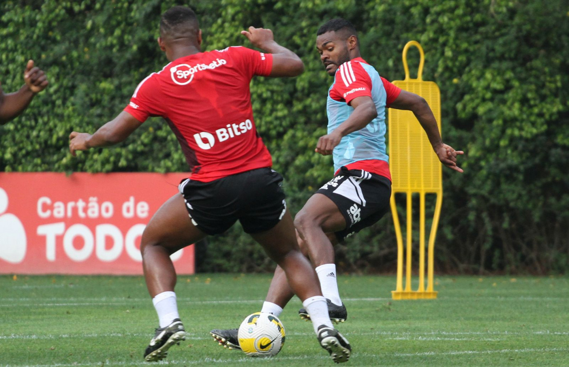 Nikão treina, mas não garante retorno