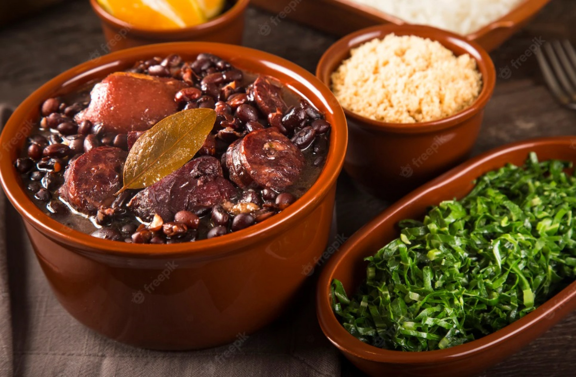 Família promove feijoada solidária para pagar exames médicos de criança