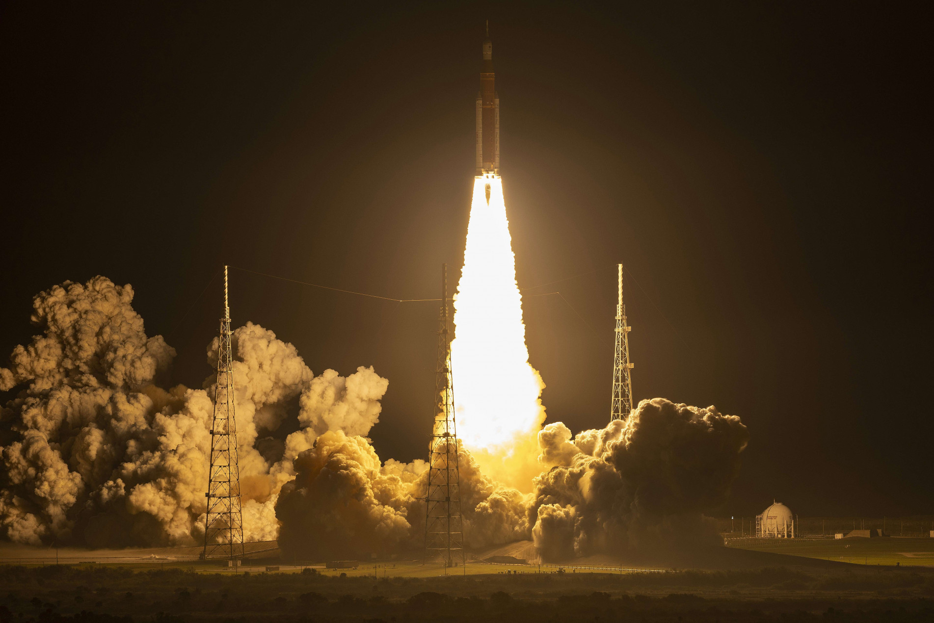 Nasa lança seu foguete mais potente para a Lua