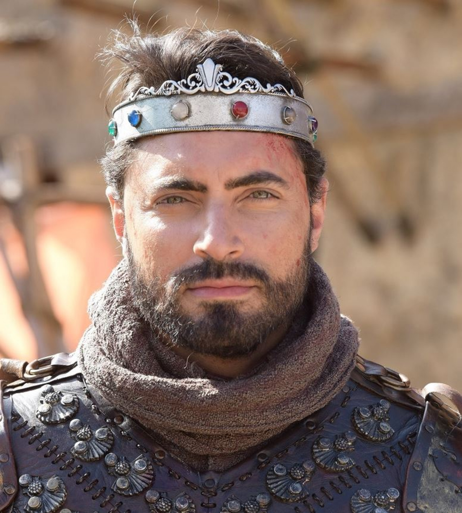 Bom humor vale, claro. Só forçar a natureza que não