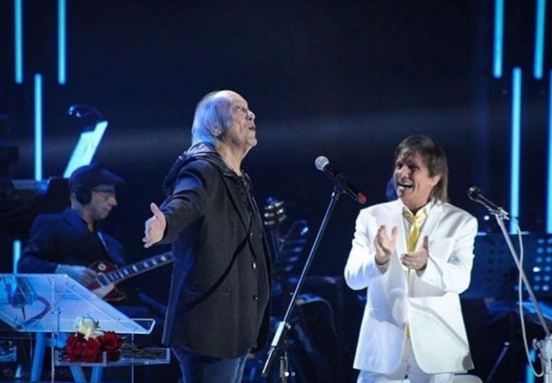 Roberto Carlos grava Especial de fim de ano com homenagem a Erasmo