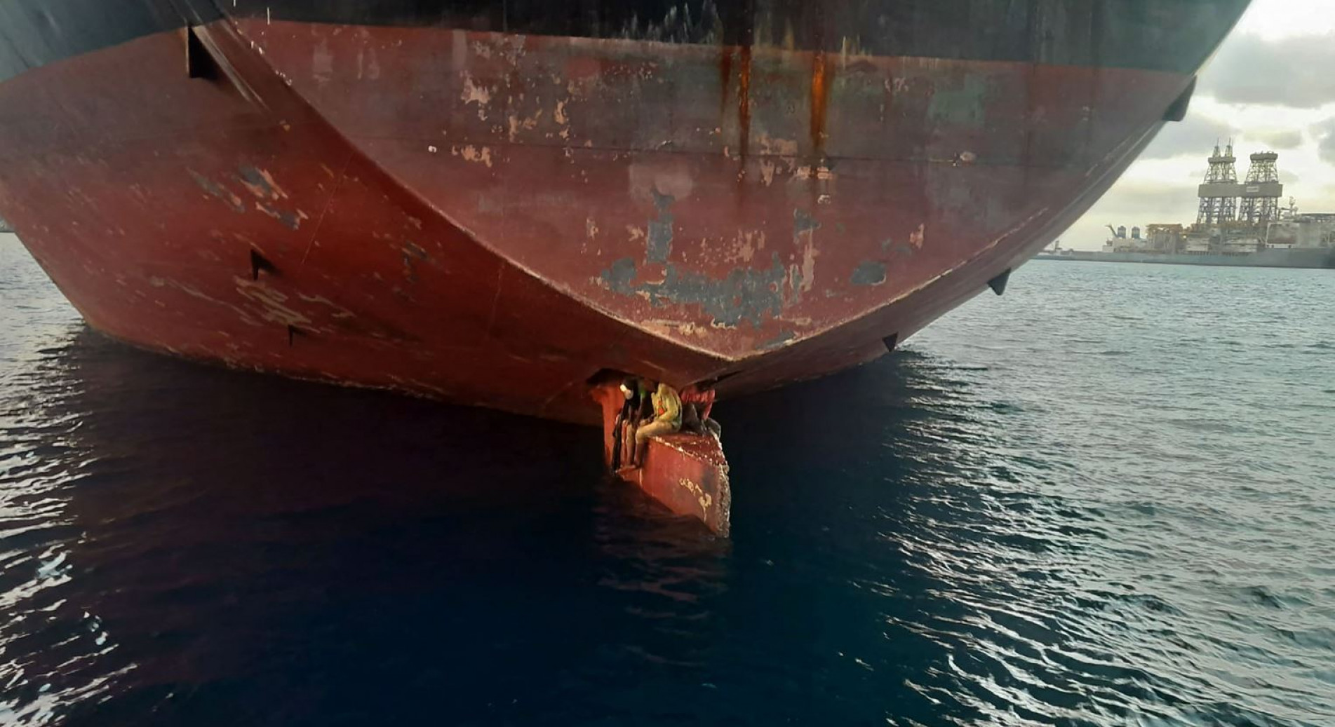 Nigerianos viajam 11 dias em leme de navio