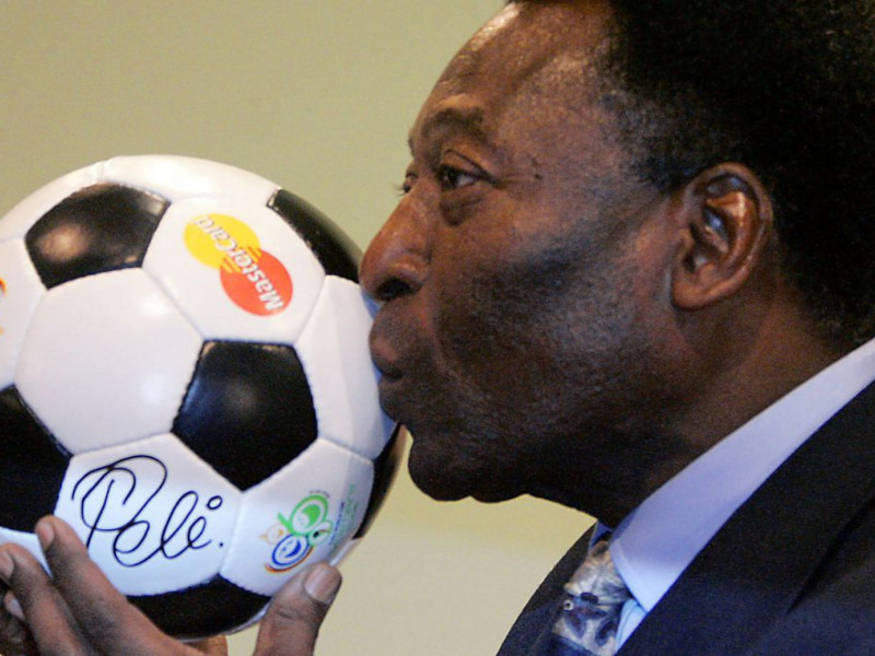 Pelé será homenageado pela CBF na rodada de abertura do Brasileirão e ...