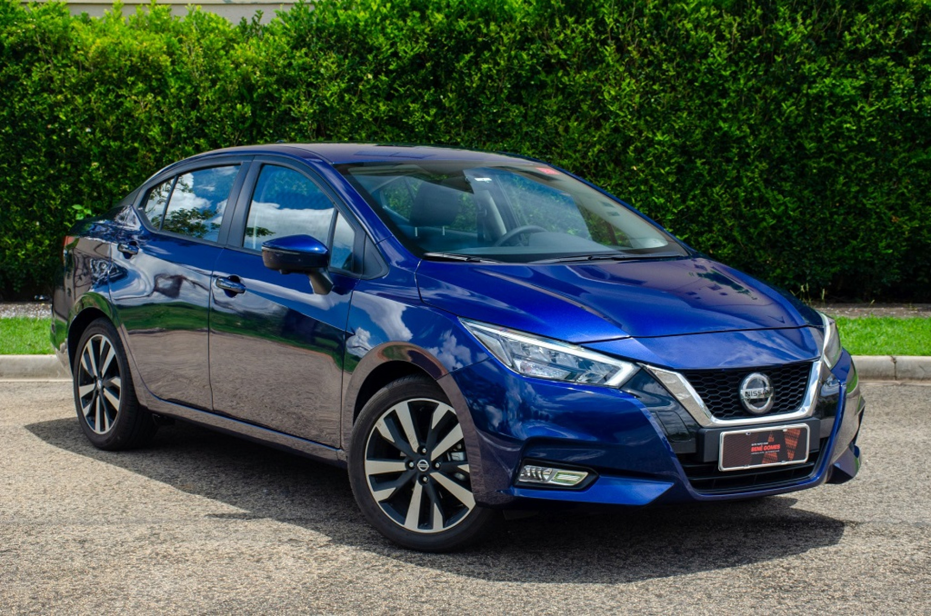 Nissan Versa está de volta ao jogo e continua um sedã elegante
