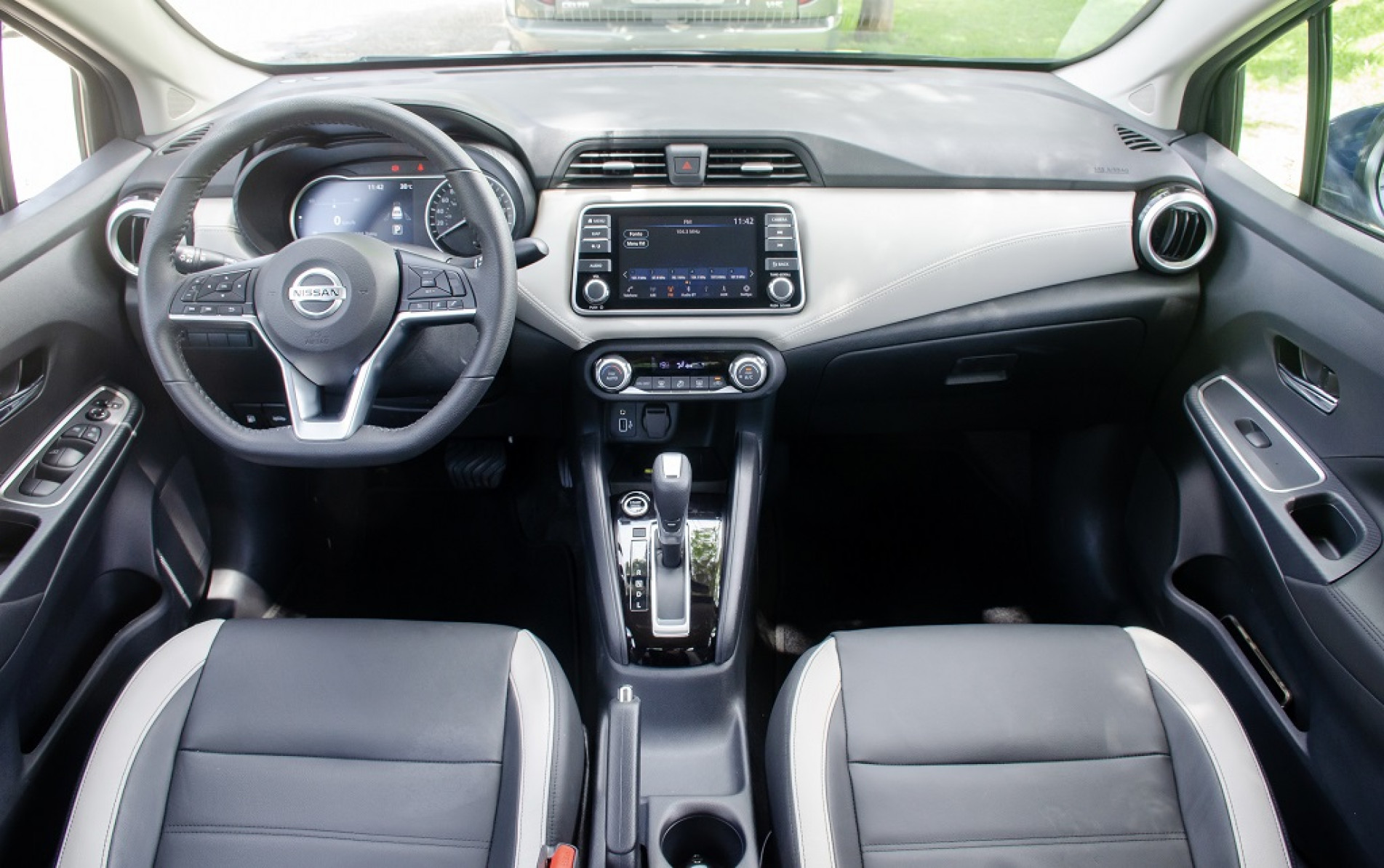 Nissan Versa está de volta ao jogo e continua um sedã elegante