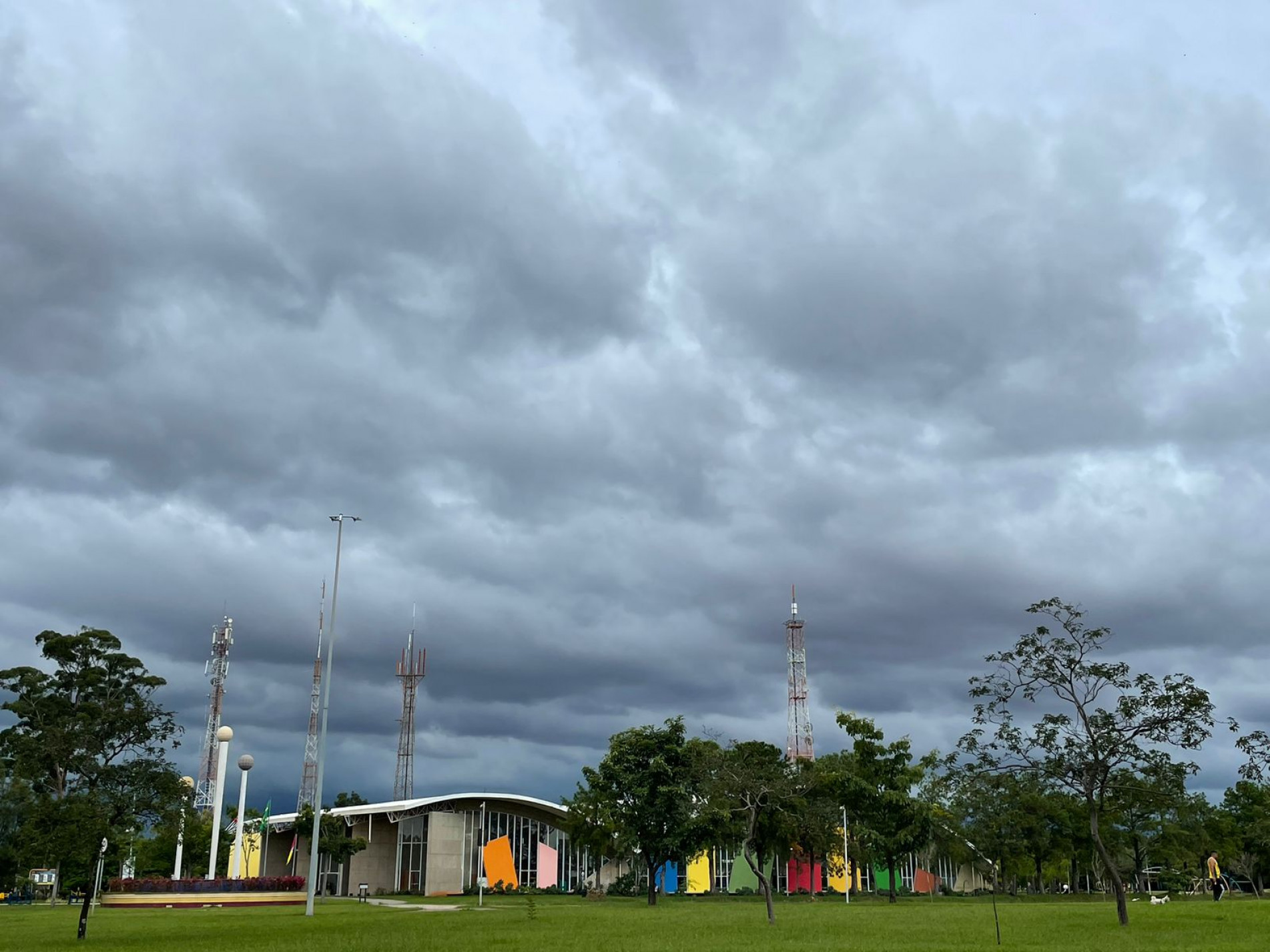 Inmet alerta para tempestade e ventos de até 100 km/h