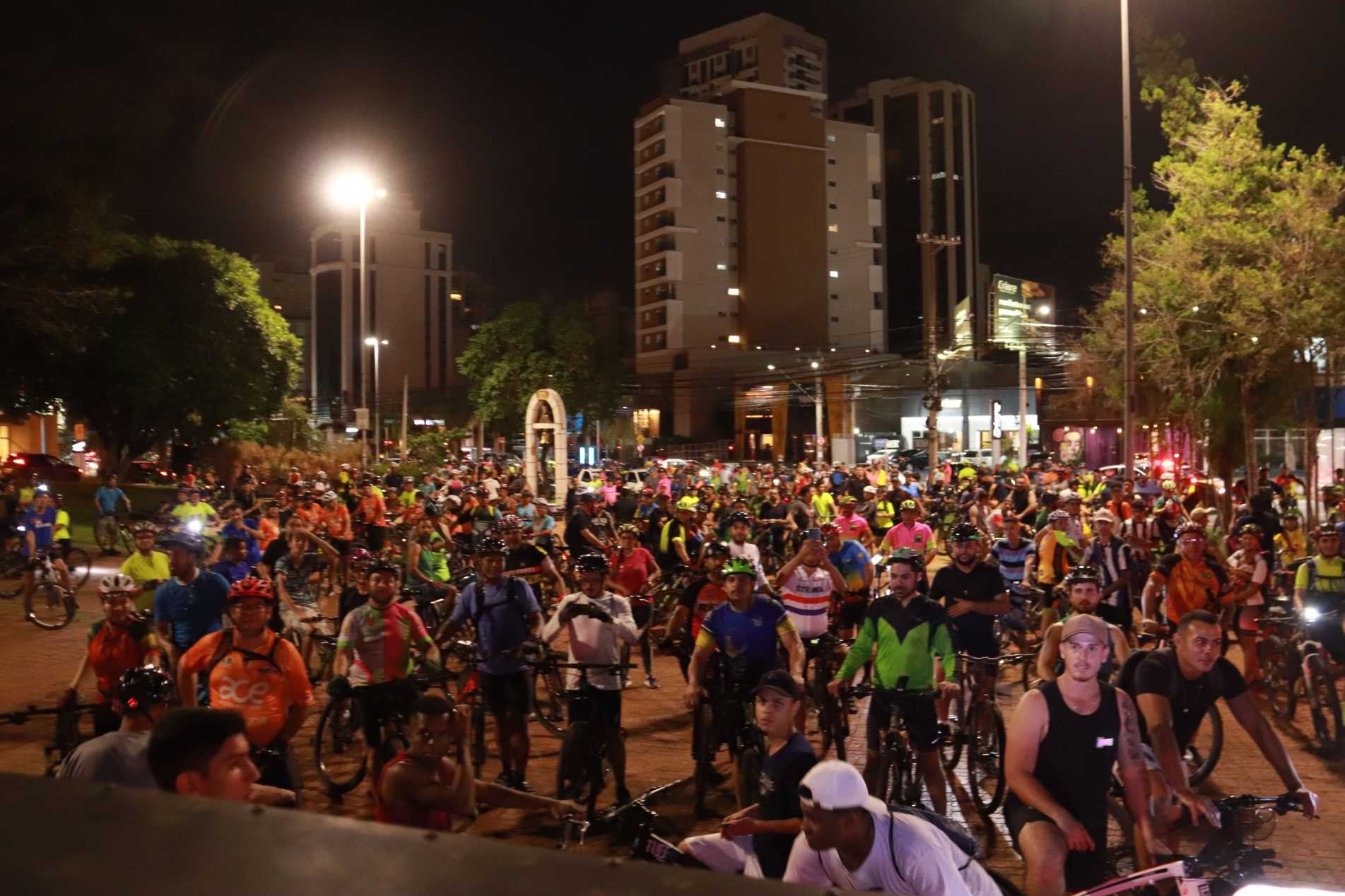 Pedala Sorocaba reúne mais de duas mil pessoas em noite quente