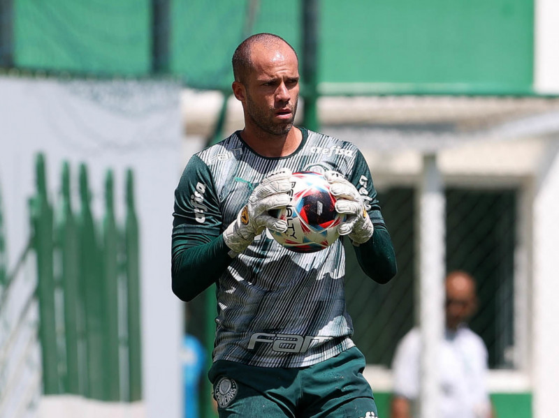 Lomba volta após fratura no Verdão