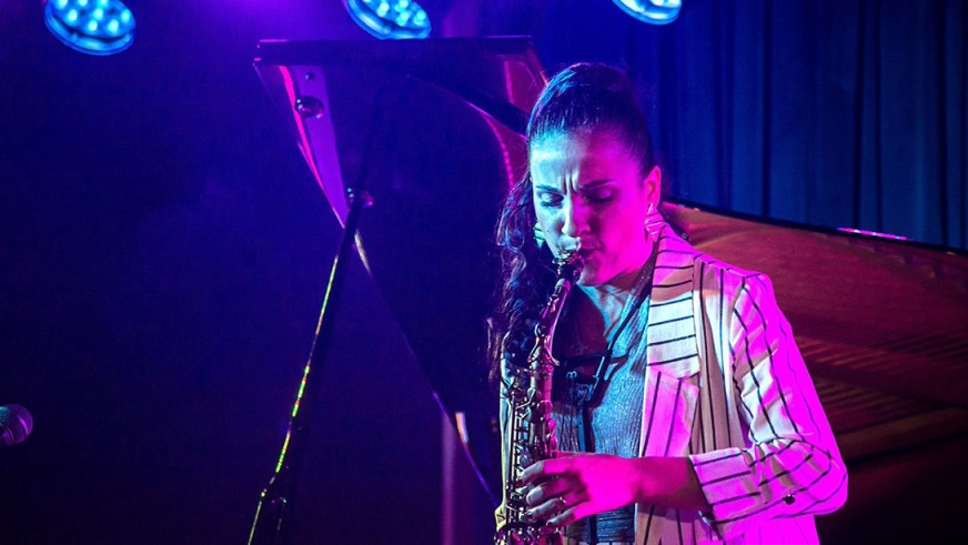 Sintia Piccin faz show em Sorocaba