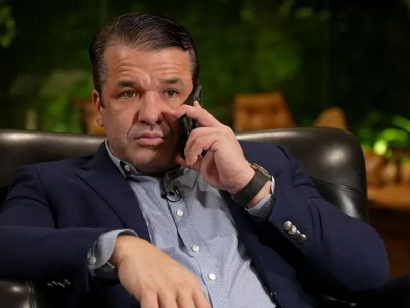 Thiago Brennand chega amanhã ao Brasil