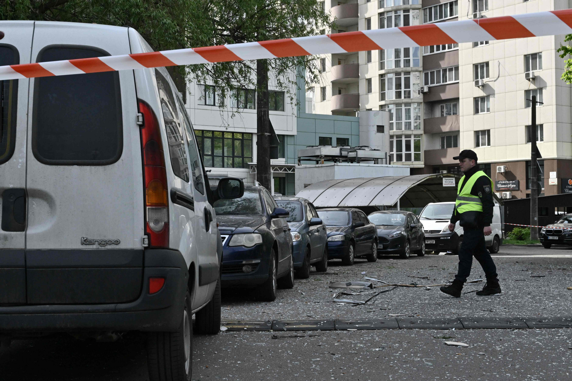 Ucrânia abate 35 drones sobre Kiev; ataques matam quatro