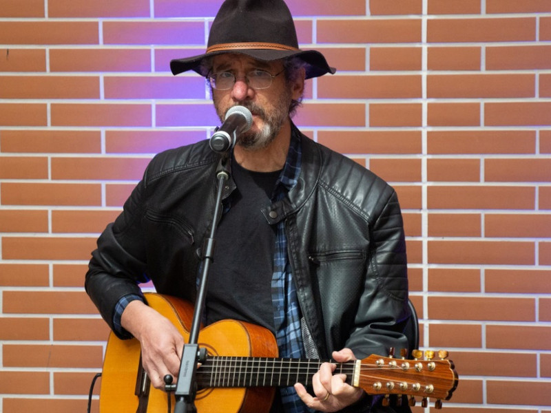 Marcelo Ribeiro faz show domingo, no Sesc