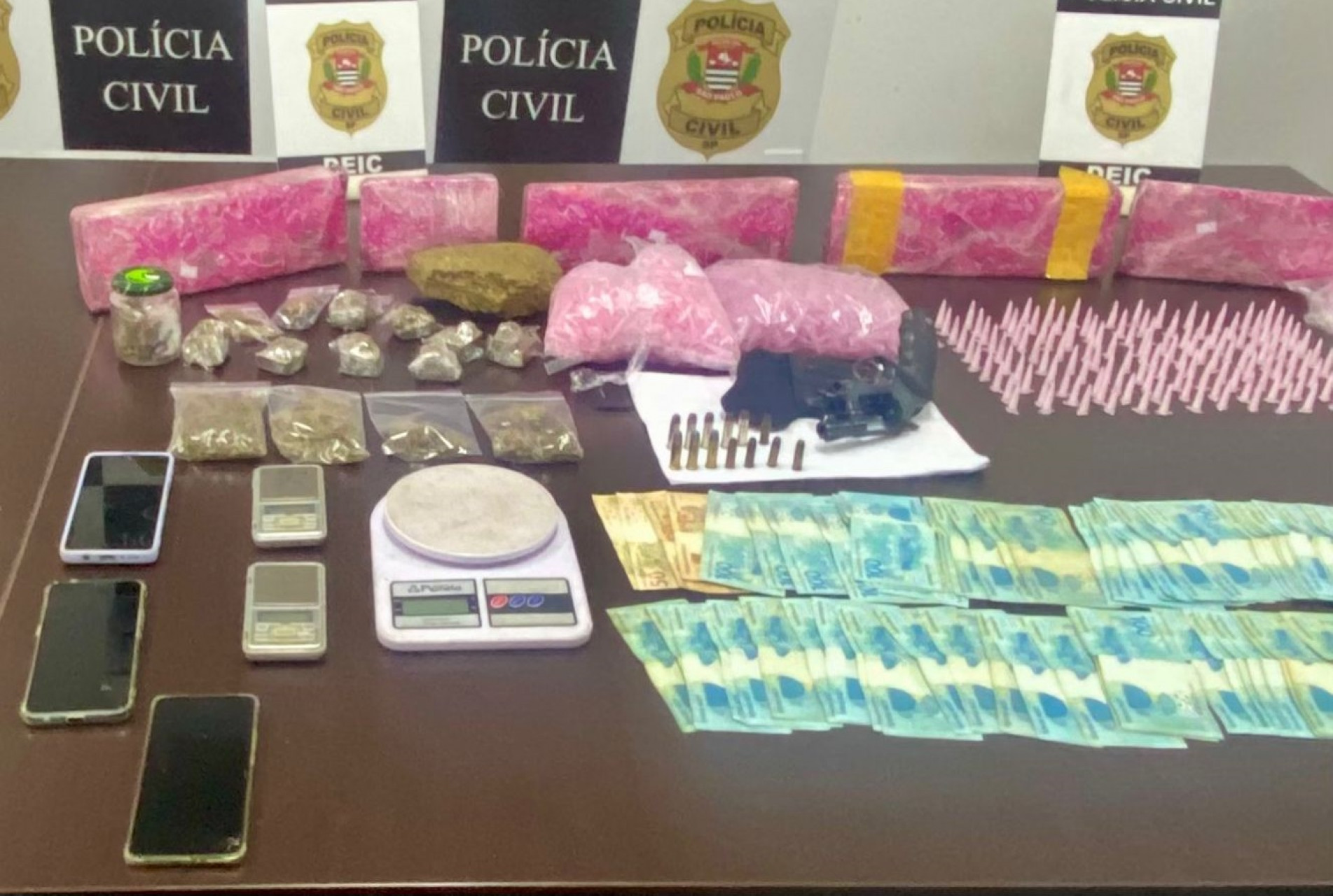 Deic pende 4 pessoas durante cumprimento de mandados na RMS