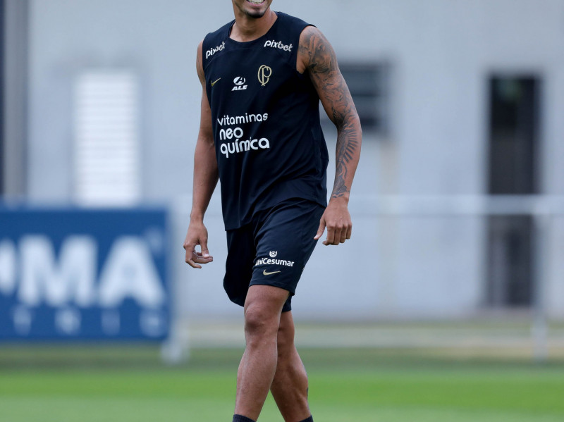 Veríssimo torce por estreia no Timão