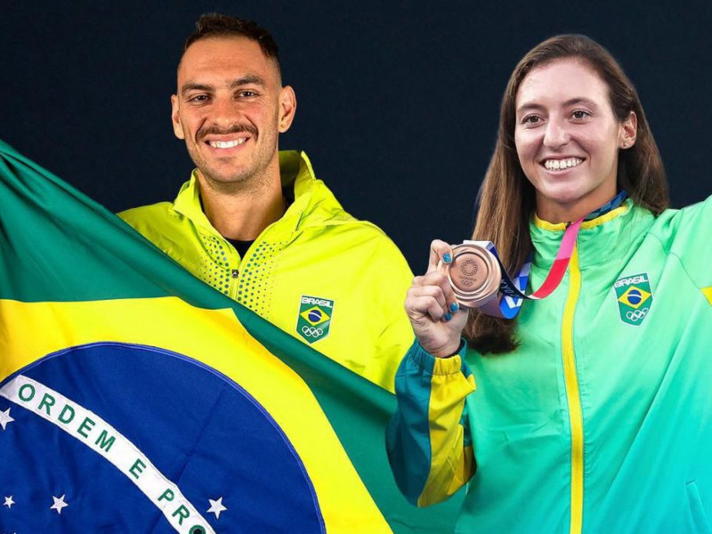 Scheffer e Luisa são os porta-bandeiras