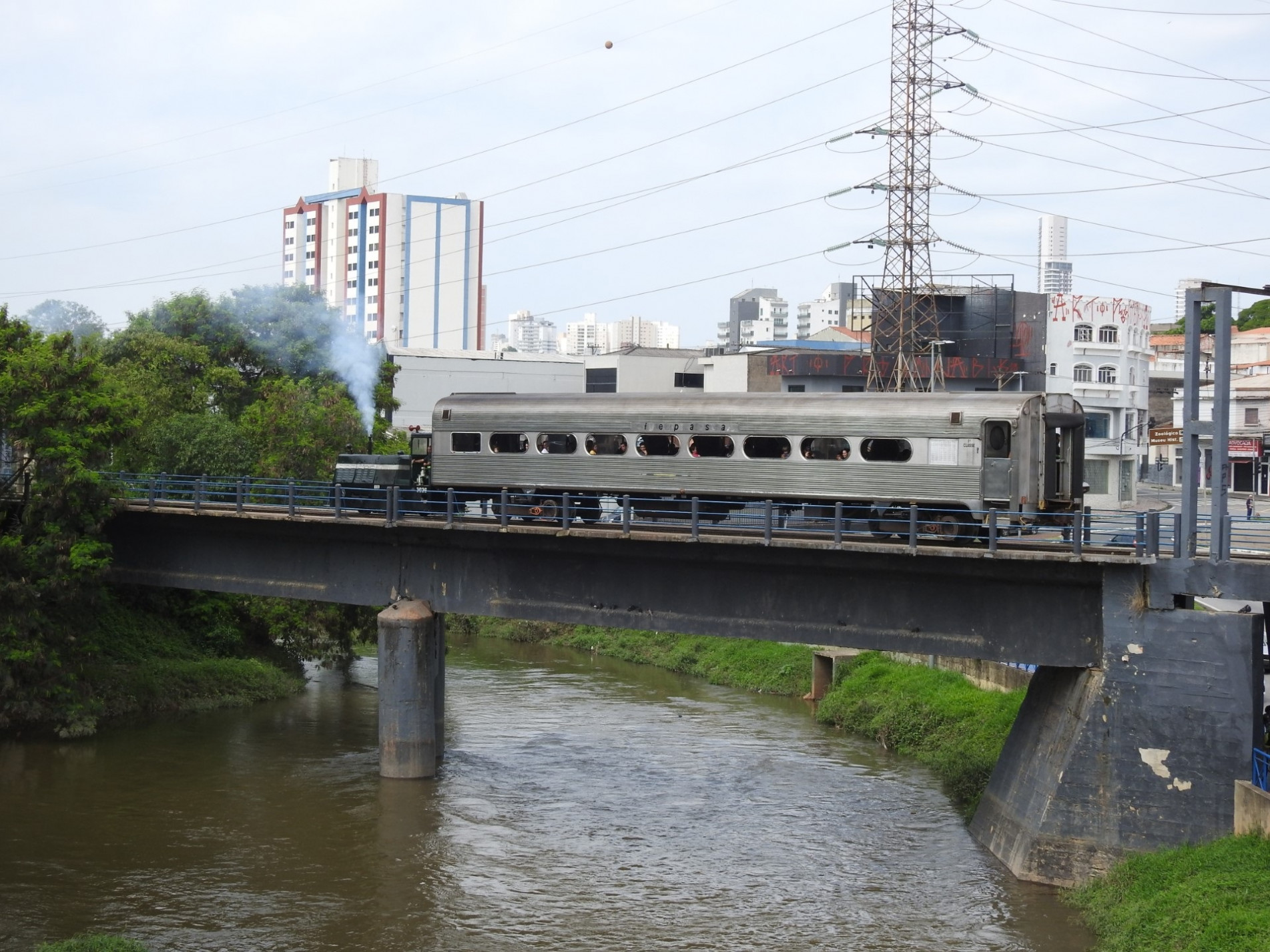 Passeio de trem comemora 52 anos da Fepasa, criada em 1971