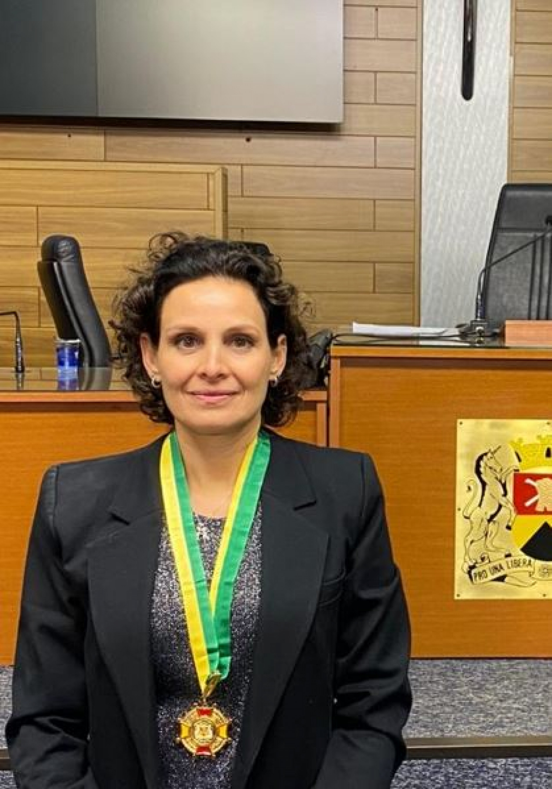 Vanessa Cristina Buffo recebe a Comenda de Mérito em Educação
