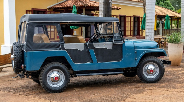 Jeep Legacy reúne modelos icônicos da marca no Brasil
