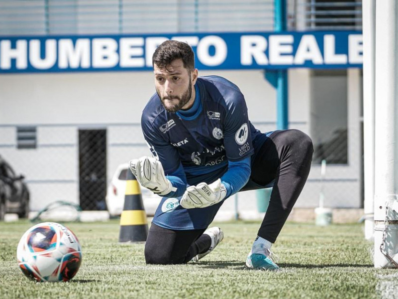 Goleiro Thiago Coelho avalia pré-temporada do São Bento