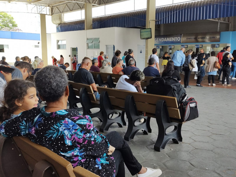 Pacientes do SUS enfrentam longa fila por cirurgia de catarata