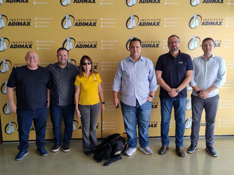 Diretores da FUA e grupo de sorocabanos visitam o Instituto Adimax