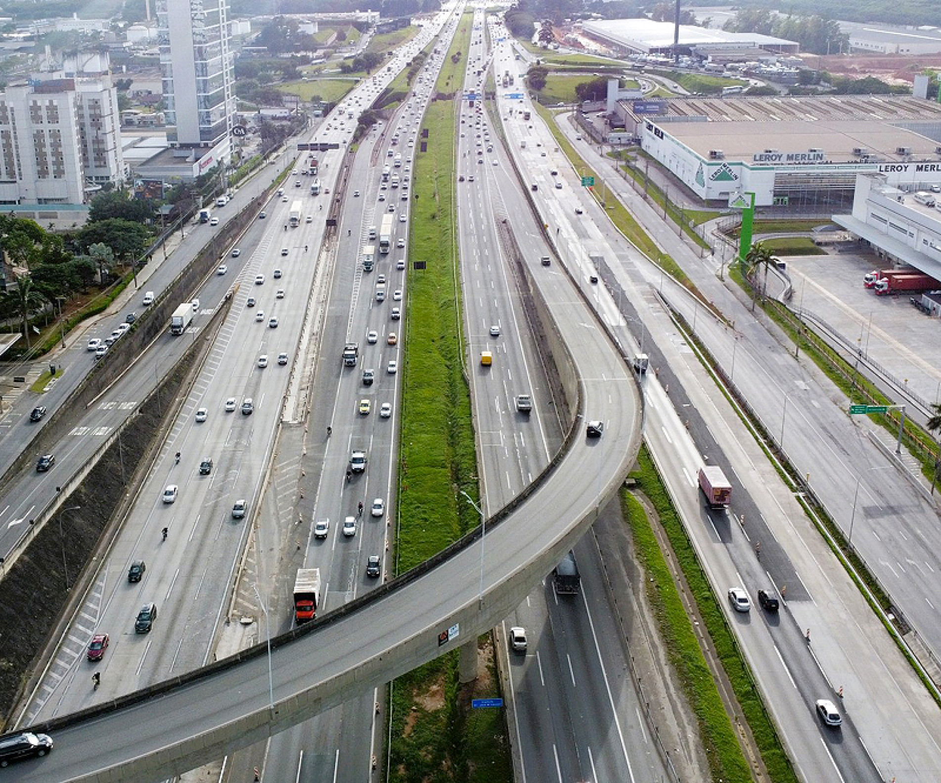 ViaOeste espera mais de 600 mil veículos para o Ano Novo