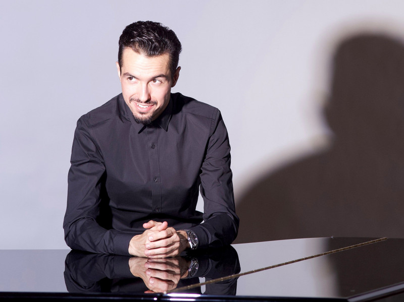 Pianista suíço Joseph-Maurice Weder apresenta recital gratuito