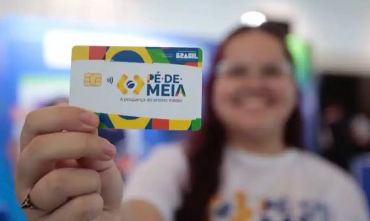 Alunos com 80% de frequência escolar podem receber R$ 200 do benefício ...